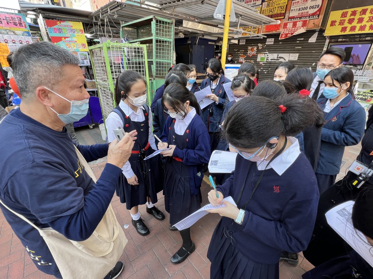 Visit the Homeless people in Sham Shui Po – 聖嘉勒女書院