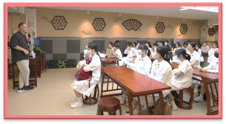 Philosophy Talk: Embracing Challenges Through a Philosophical Lens - 聖嘉勒女書院